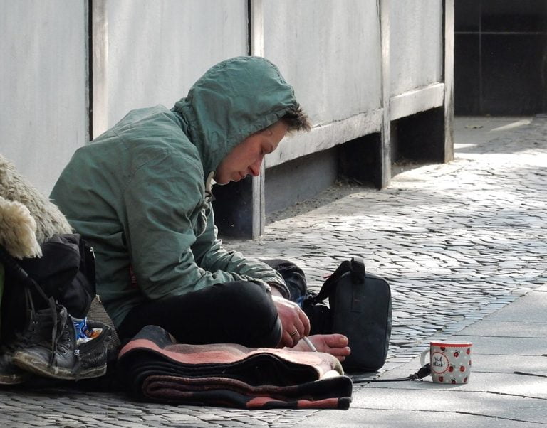 Ce înseamnă când visezi un CERȘETOR? [în 2025] - DreamGeek